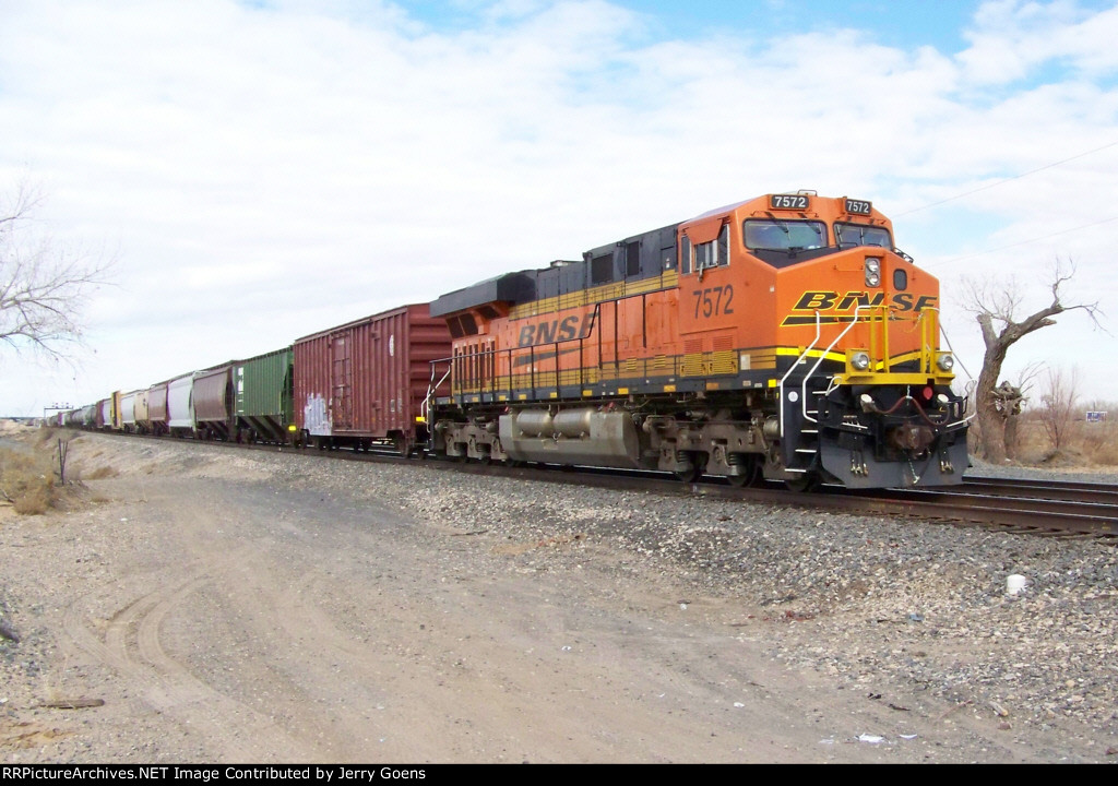 BNSF 7572